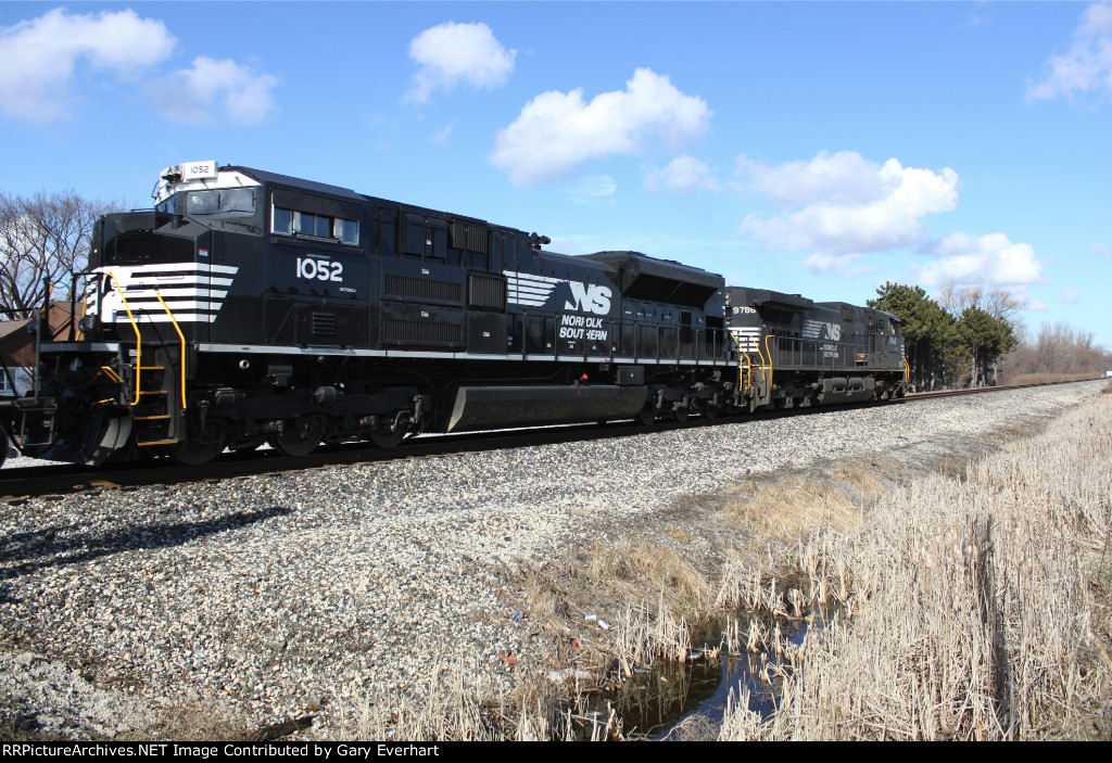 NS 9786 and NS 1052 - Norfolk Southern